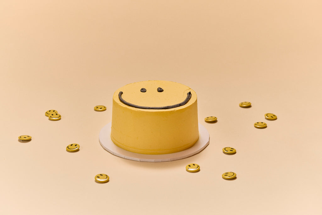 Hello Smile – Miss Trixie Drinks Tea